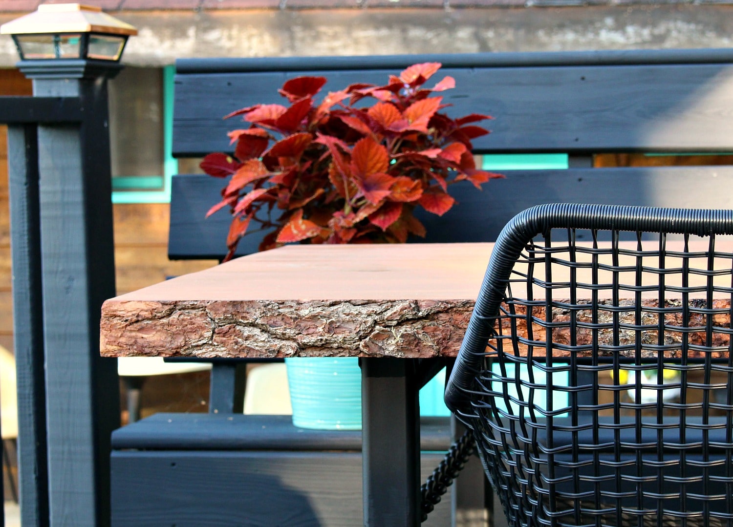 DIY Live Edge Table with Welded Chain Legs | Dans le Lakehouse