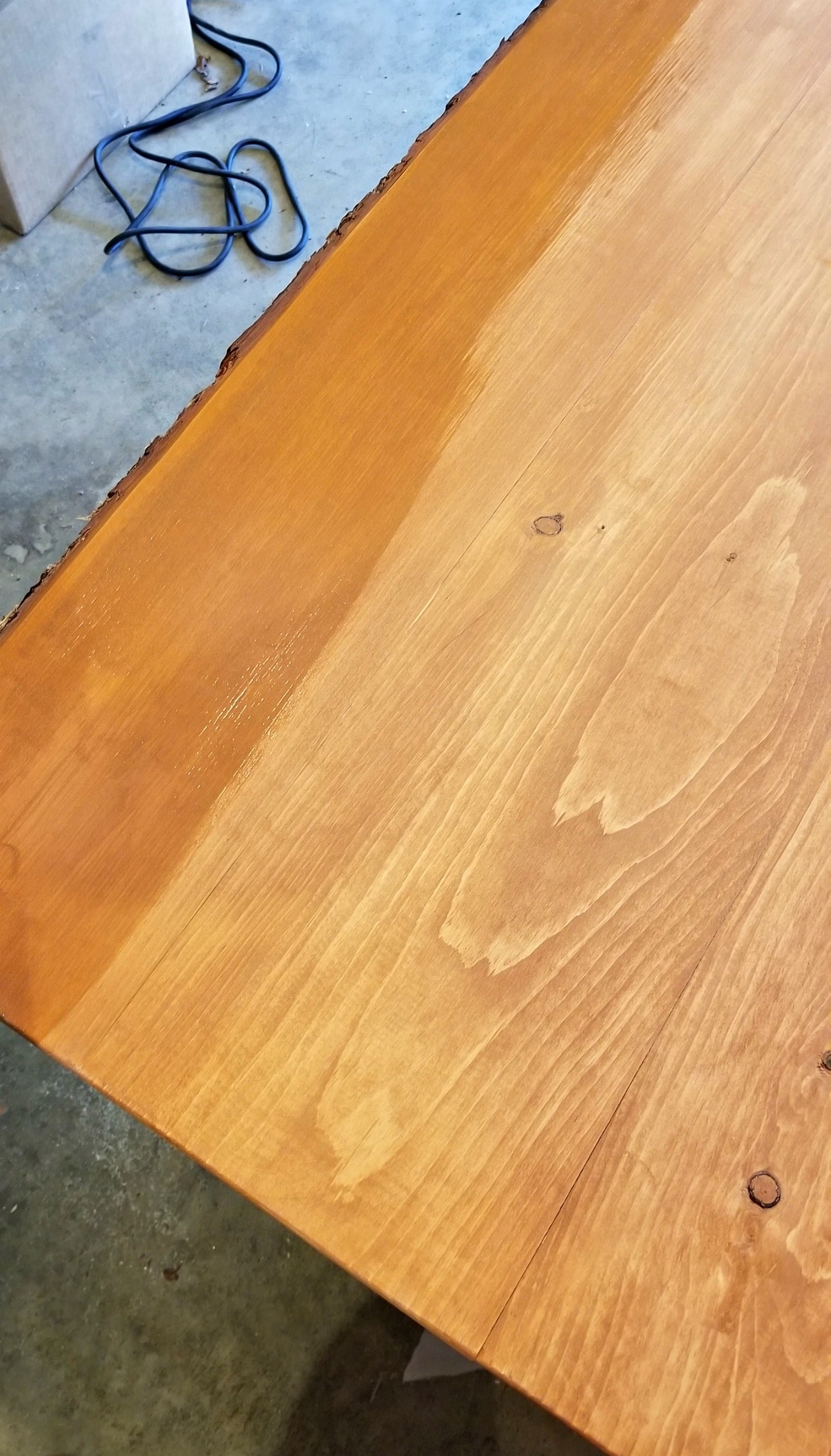 DIY Live Edge Table with Welded Chain Legs | Dans le Lakehouse