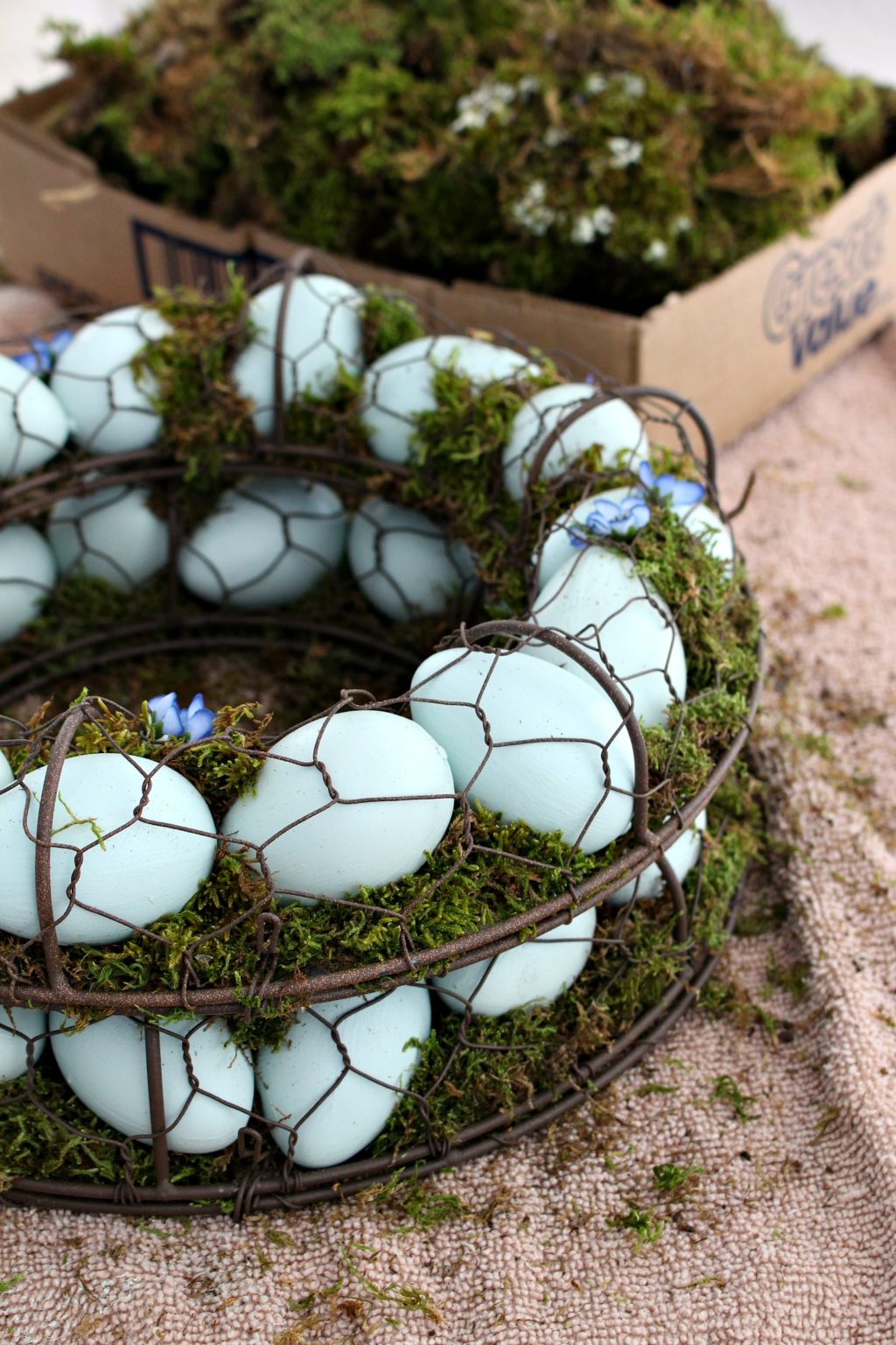 DIY Egg Wreath Idea for Spring | Dans le Lakehouse