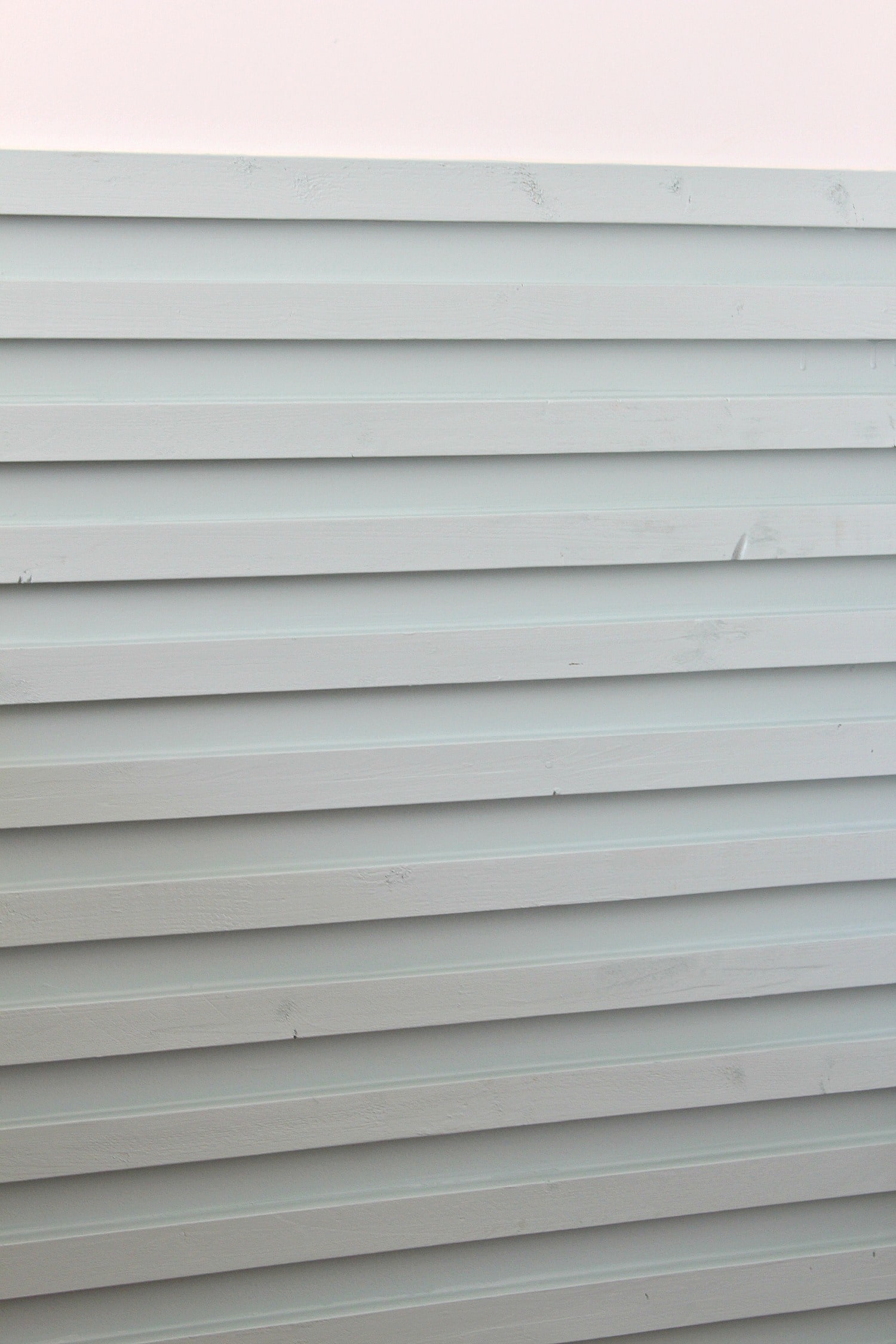 DIY Horizontal Slat Wall in the Office | Dans le Lakehouse