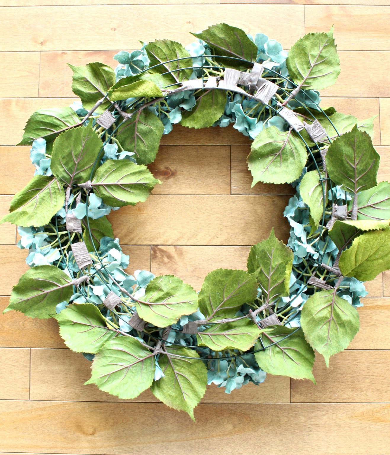 Easy DIY Hydrangea Wreath | How to Make a Hydrangea Wreath | Dans le ...