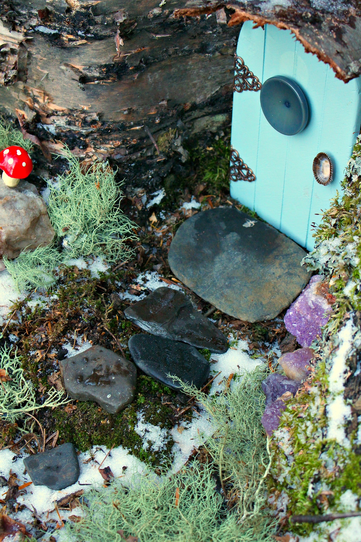 DIY Elf House or Fairy Door in a Tree | Dans le Lakehouse