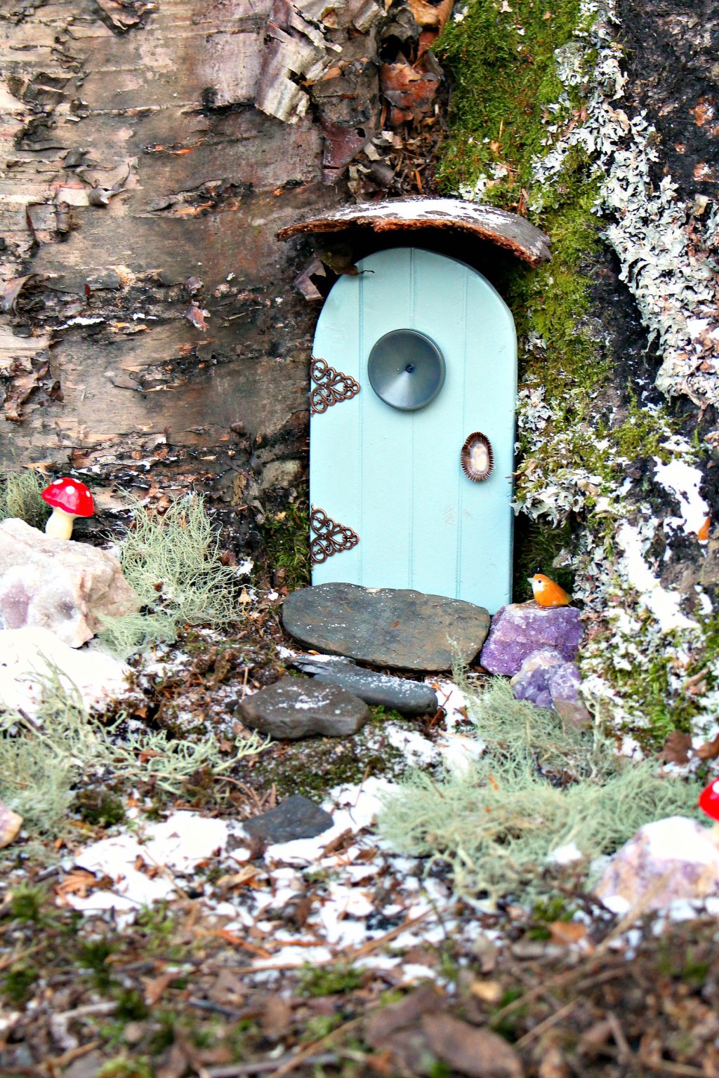 DIY Elf House or Fairy Door in a Tree | Dans le Lakehouse