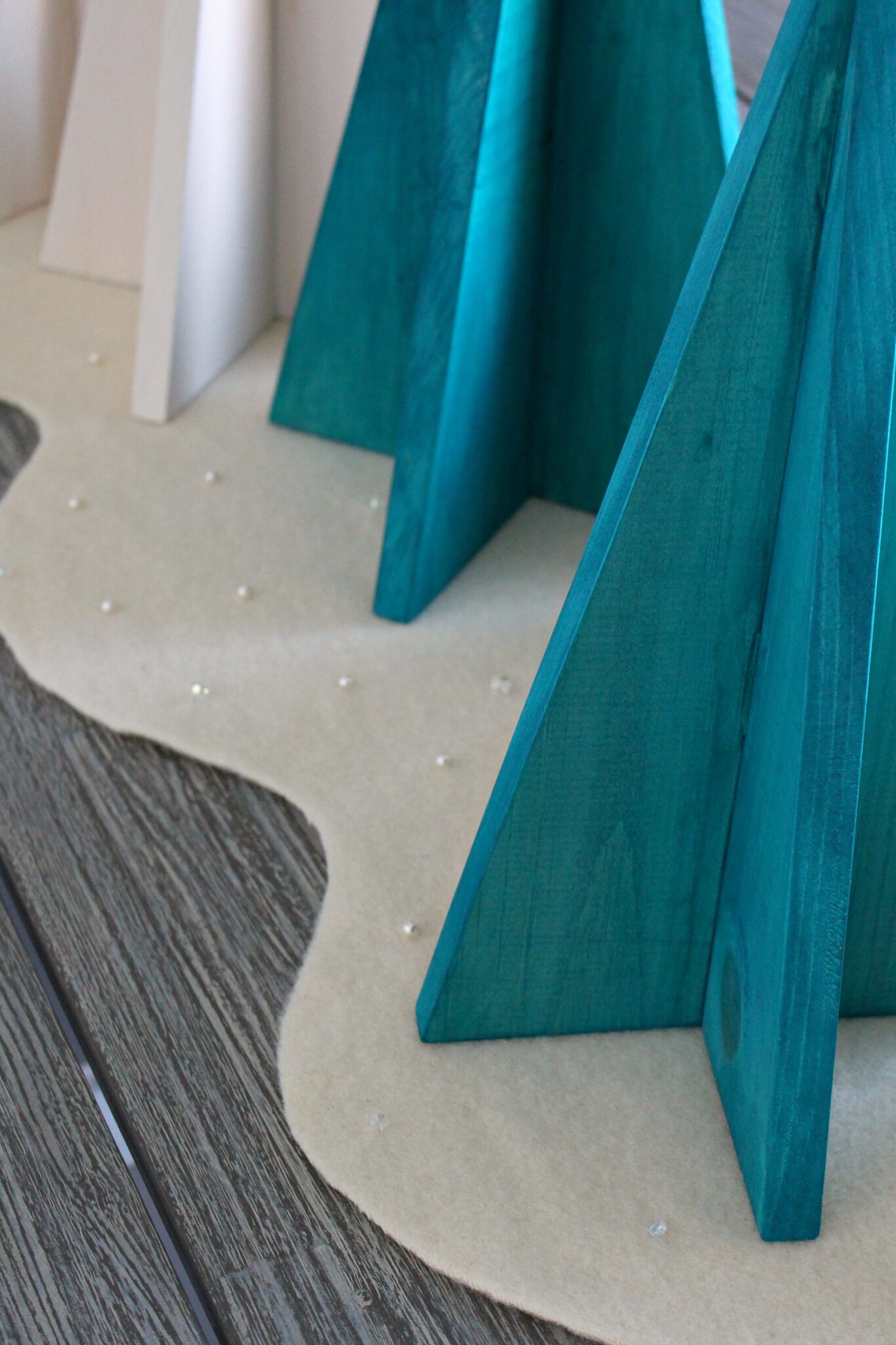 Easy No Sew DIY Wool Felt Table Runner for Christmas