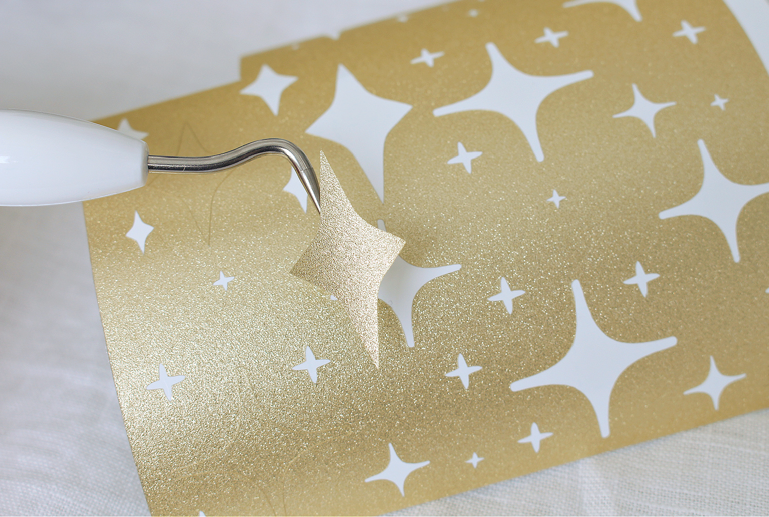 DIY Starry Night Ornament - DIY Cricut Ornament | Dans le Lakehouse