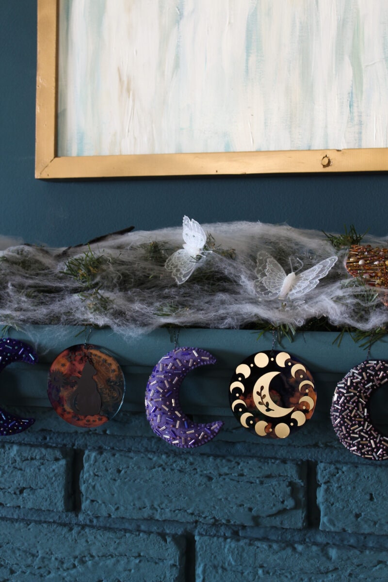 DIY Cricut Acrylic Disc Garland for Halloween | Dans le Lakehouse