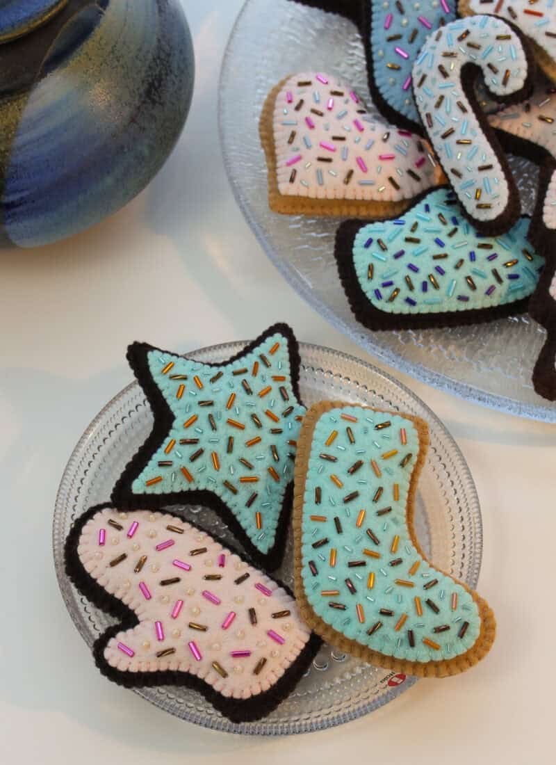 DIY Felt Cookie Ornaments (with Patterns + Video) | Dans le Lakehouse