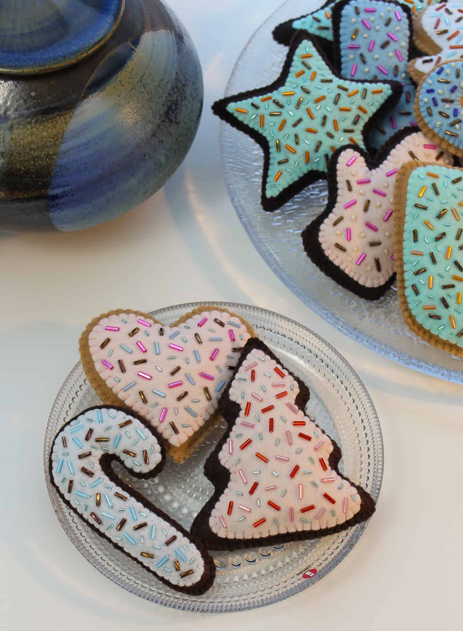 DIY Felt Cookie Ornaments (with Patterns + Video) | Dans le Lakehouse