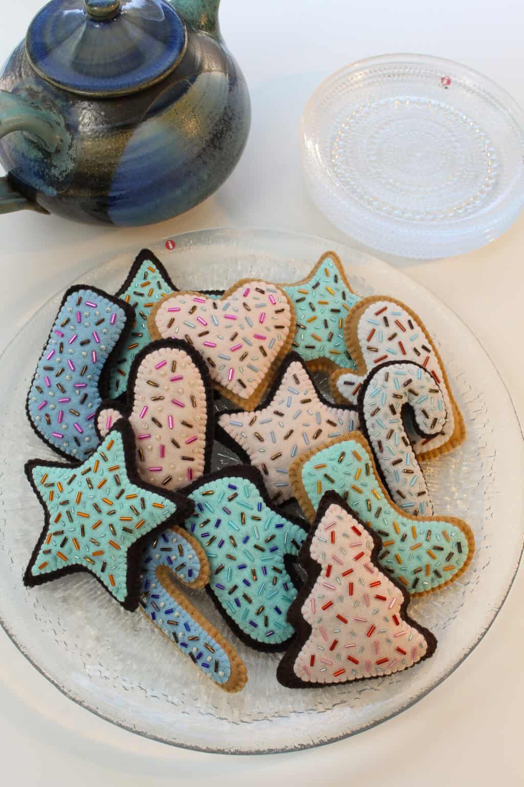 DIY Felt Cookie Ornaments (with Patterns + Video) | Dans le Lakehouse