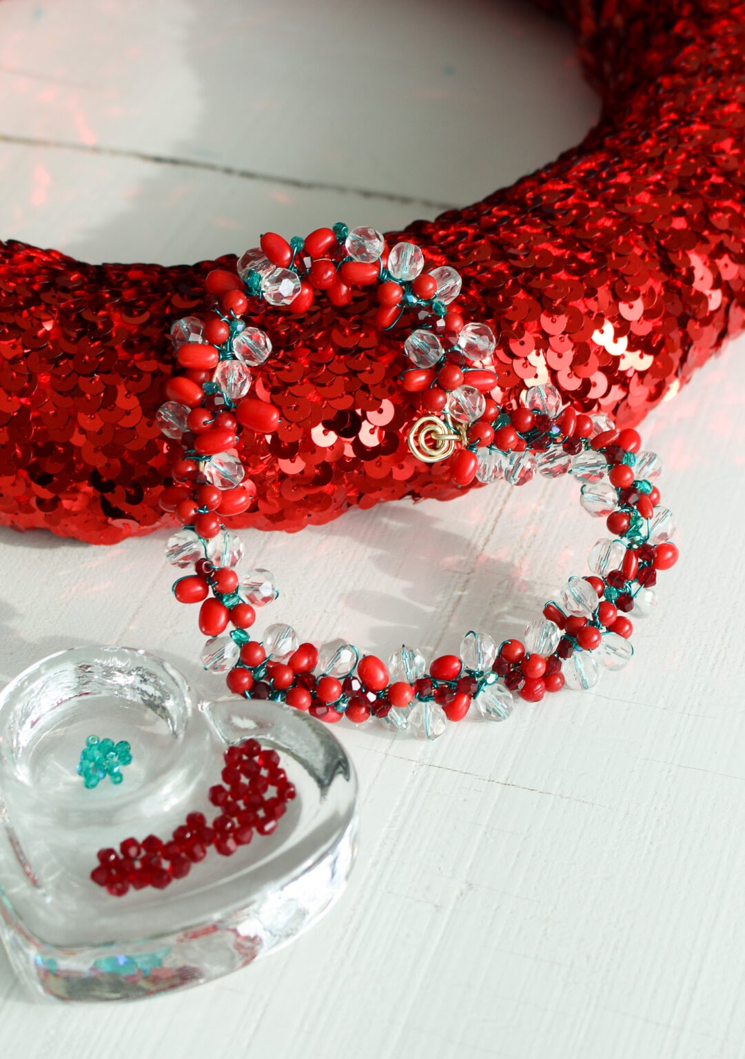DIY Sequin Wreath for Valentine's Day | Dans le Lakehouse