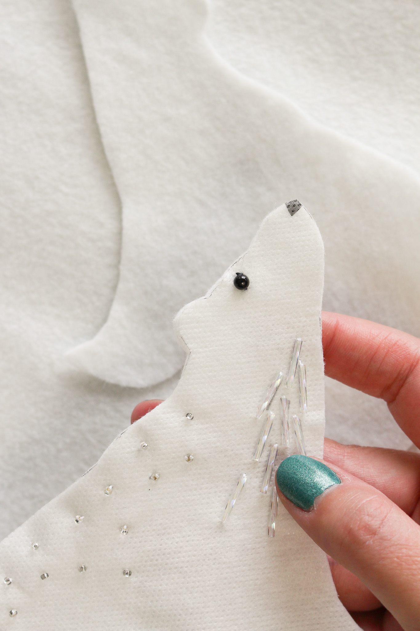 DIY Felt Polar Bear Ornament (with Pattern) | Dans le Lakehouse
